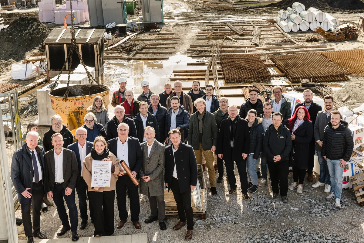 Erfolgreiche Grundsteinlegung in GNICE | Heimat-Oesterreich